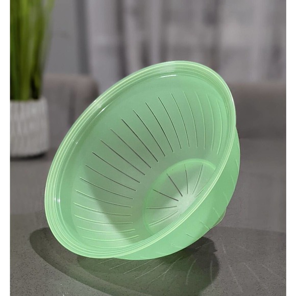 Tupperware | Kitchen | Tupperware Impressions Colander 8 Cup 43l Green ...